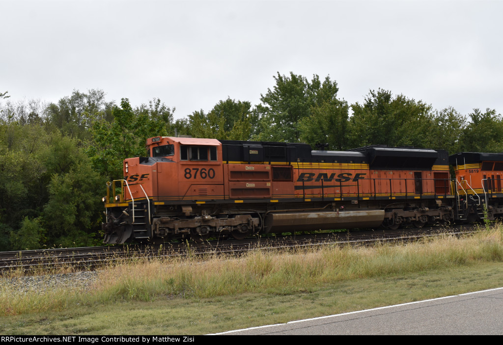 BNSF 8760